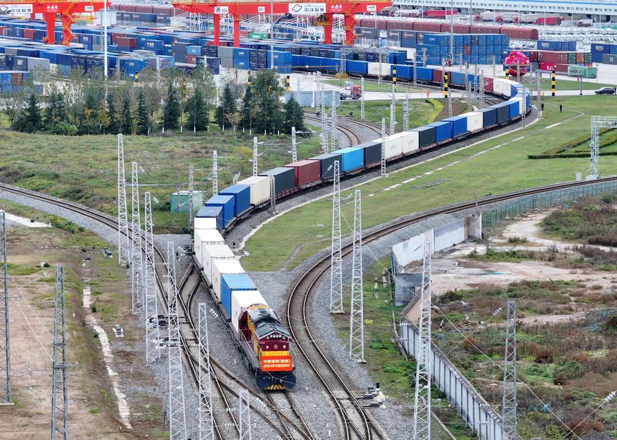 (Multimédia) Les trains de fret Chine-Europe ont effectué près de 120. ...