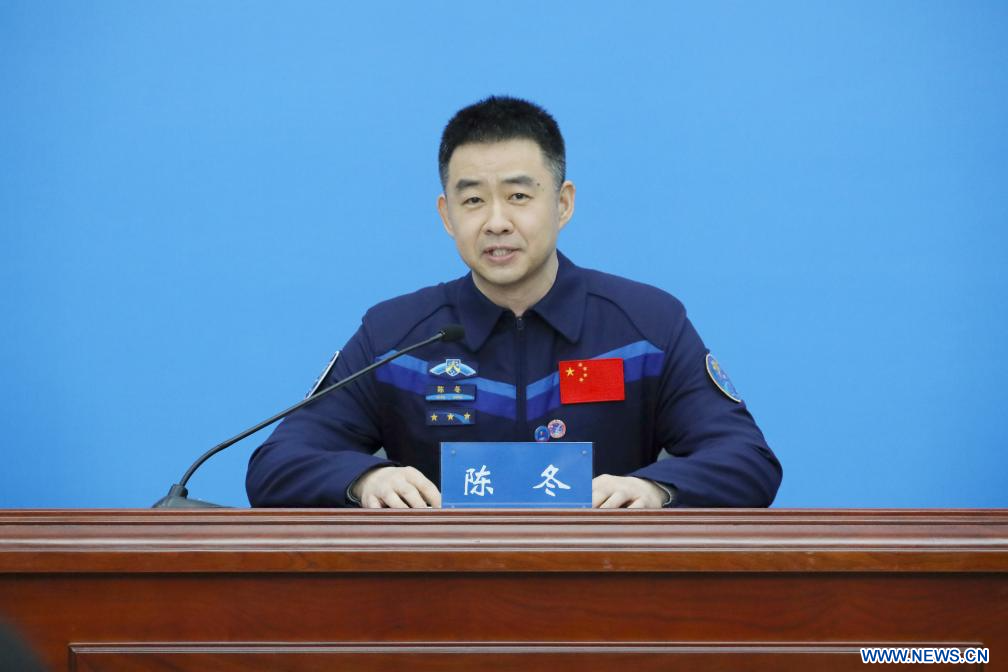 Les astronautes de Shenzhou-20 rencontrent la presse après leur retour ...